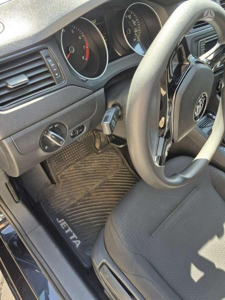 Melns Volkswagen Jetta 2016 Vilkaviškis, ar dzinēja tilpumu 1.40 L un nobraukumu 177 tūkst. km par 5900 €, foto 7 vietnē AUTOMOTO.COM.LV