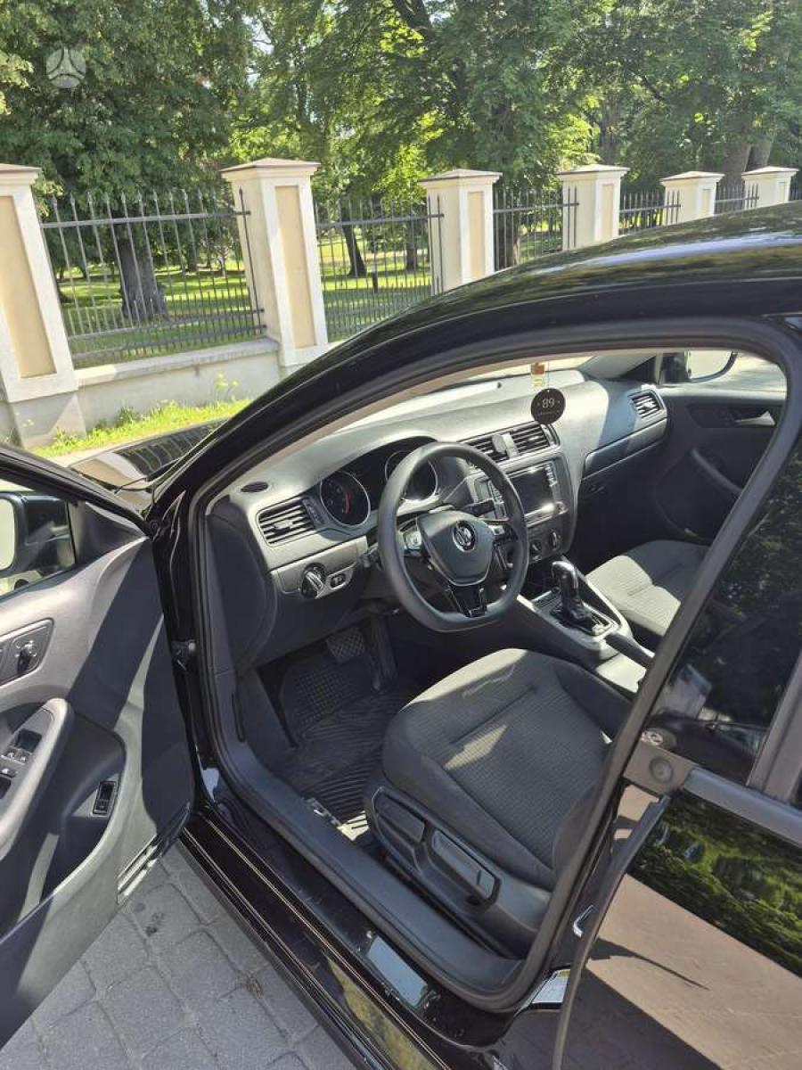 Melns Volkswagen Jetta 2016 Vilkaviškis, ar dzinēja tilpumu 1.40 L un nobraukumu 177 tūkst. km par 5900 €, foto 8 vietnē AUTOMOTO.COM.LV