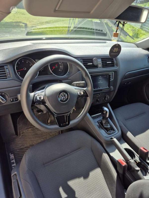 Melns Volkswagen Jetta 2016 Vilkaviškis, ar dzinēja tilpumu 1.40 L un nobraukumu 177 tūkst. km par 5900 €, foto 9 vietnē AUTOMOTO.COM.LV