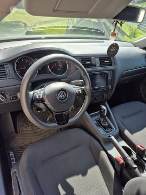 Melns Volkswagen Jetta 2016 Vilkaviškis, ar dzinēja tilpumu 1.40 L un nobraukumu 177 tūkst. km par 5900 €, foto 10 vietnē AUTOMOTO.COM.LV