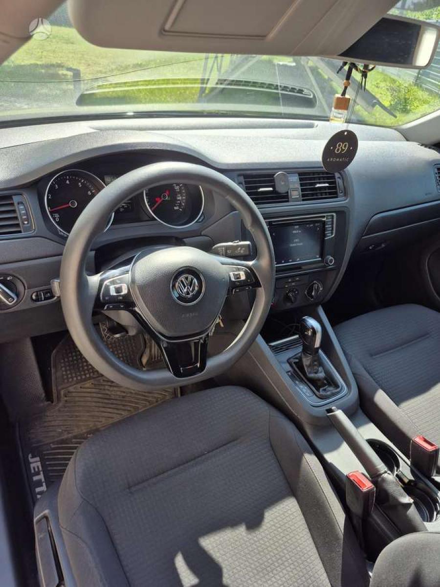 Melns Volkswagen Jetta 2016 Vilkaviškis, ar dzinēja tilpumu 1.40 L un nobraukumu 177 tūkst. km par 5900 €, foto 10 vietnē AUTOMOTO.COM.LV