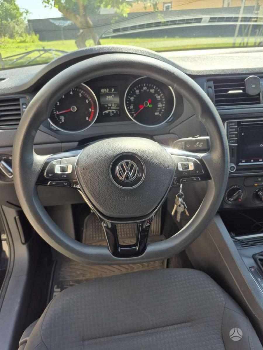 Melns Volkswagen Jetta 2016 Vilkaviškis, ar dzinēja tilpumu 1.40 L un nobraukumu 177 tūkst. km par 5900 €, foto 11 vietnē AUTOMOTO.COM.LV