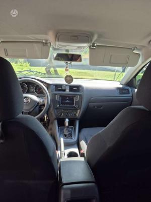 Melns Volkswagen Jetta 2016 Vilkaviškis, ar dzinēja tilpumu 1.40 L un nobraukumu 177 tūkst. km par 5900 €, foto 14 vietnē AUTOMOTO.COM.LV