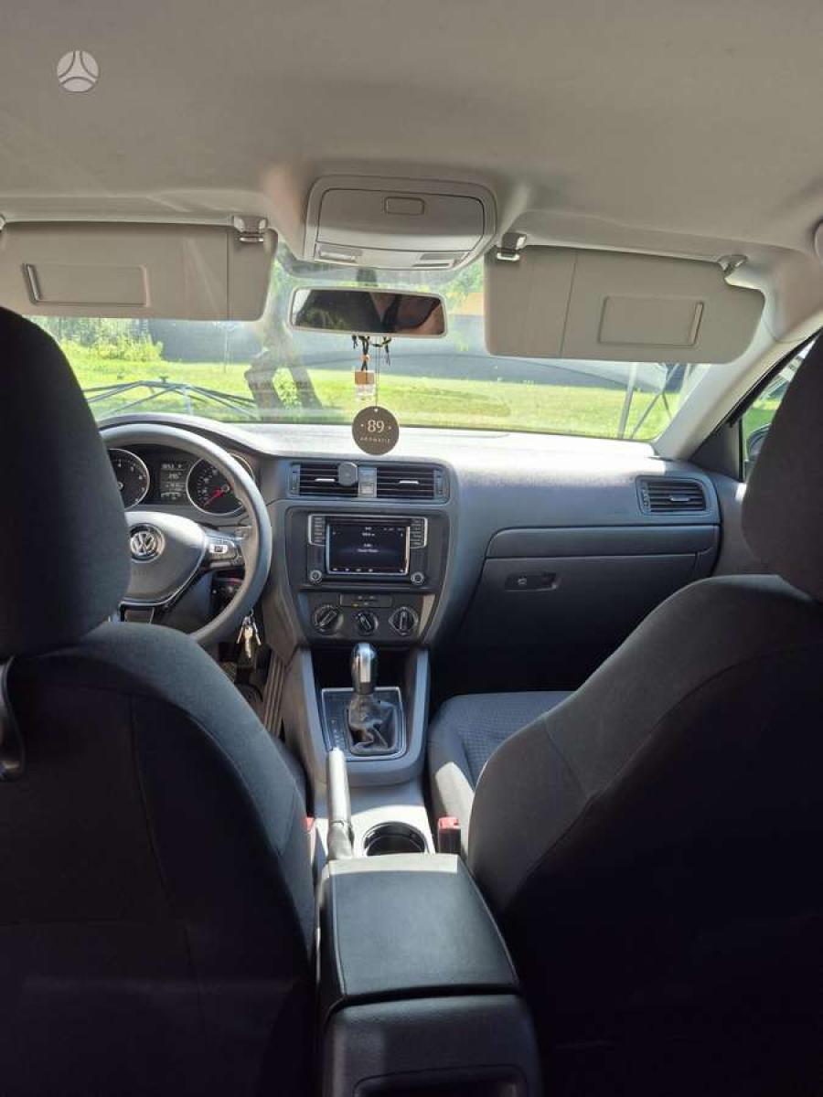 Melns Volkswagen Jetta 2016 Vilkaviškis, ar dzinēja tilpumu 1.40 L un nobraukumu 177 tūkst. km par 5900 €, foto 14 vietnē AUTOMOTO.COM.LV