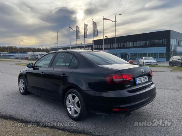 Black Volkswagen Jetta 2016 in Parnu, with an engine capacity of 1.40 L and mileage of 255 thousand km for 6399 €, photo 3 on AUTOMOTO.COM.LV