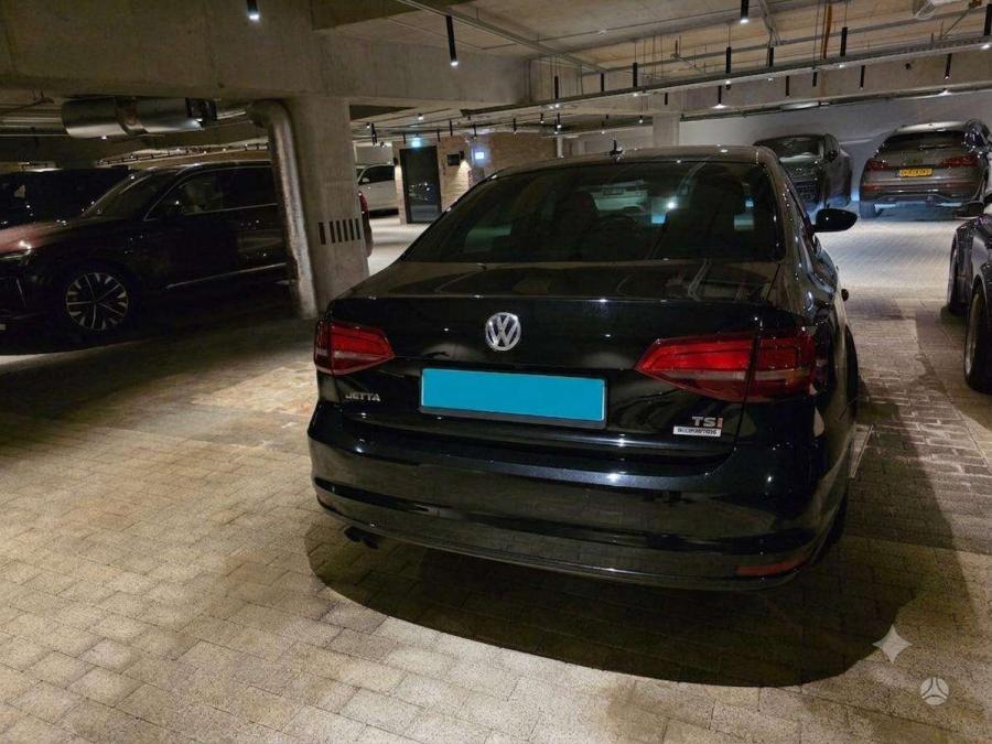 Melns Volkswagen Jetta 2016 Viļņa, ar dzinēja tilpumu 1.40 L un nobraukumu 192 tūkst. km par 8000 €, foto 3 vietnē AUTOMOTO.COM.LV