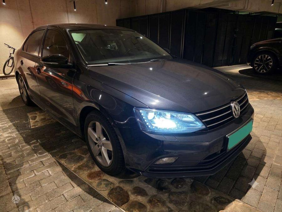 Melns Volkswagen Jetta 2016 Viļņa, ar dzinēja tilpumu 1.40 L un nobraukumu 192 tūkst. km par 8000 €, foto 4 vietnē AUTOMOTO.COM.LV