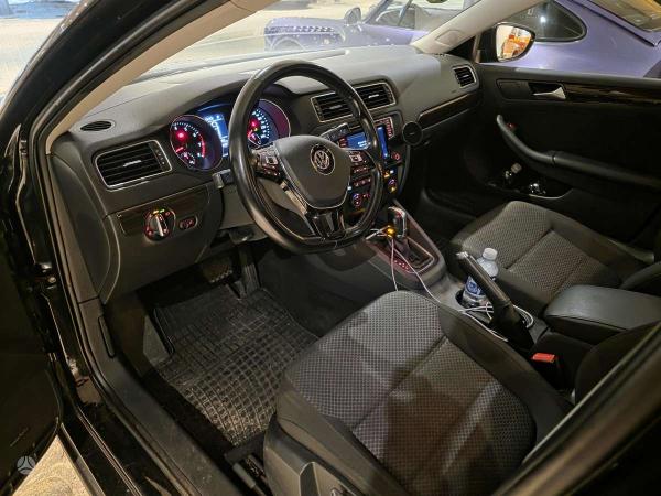 Фольксваген Джетта 2016 в Вильнюс на AUTOMOTO.COM.LV Черный Фольксваген Джетта 2016 в Вильнюс, объемом двигателя 1.40 л и пробегом 192 тыс. км за 8000 €, фото 5 на AUTOMOTO.COM.LV