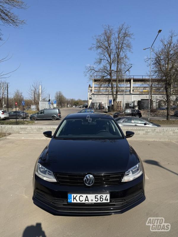 Black Volkswagen Jetta 2017 in Vilnius, with an engine capacity of 1.40 L and mileage of 155 thousand km for 8000 €, photo 1 on AUTOMOTO.COM.LV