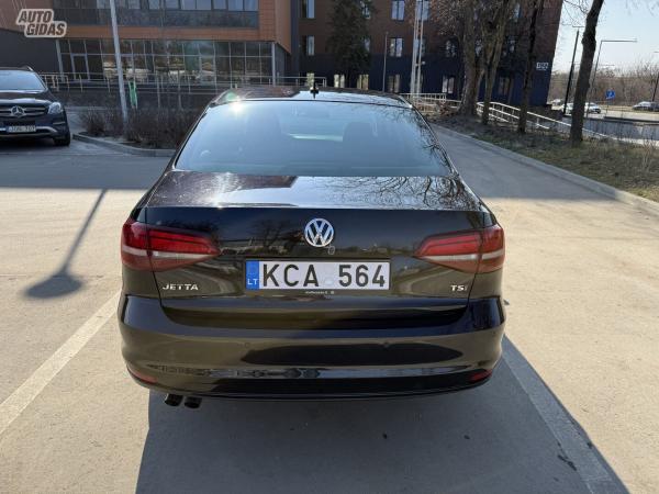 Black Volkswagen Jetta 2017 in Vilnius, with an engine capacity of 1.40 L and mileage of 155 thousand km for 8000 €, photo 4 on AUTOMOTO.COM.LV