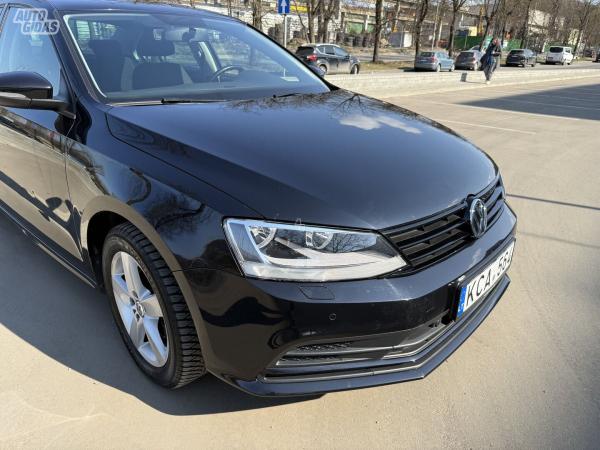 Black Volkswagen Jetta 2017 in Vilnius, with an engine capacity of 1.40 L and mileage of 155 thousand km for 8000 €, photo 9 on AUTOMOTO.COM.LV