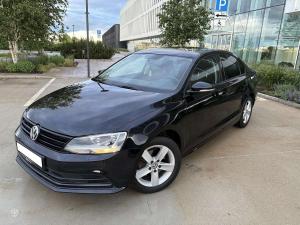 Black Volkswagen Jetta 2017 in Vilnius, with an engine capacity of 1.40 L and mileage of 102 thousand km for 8990 €, photo 3 on AUTOMOTO.COM.LV