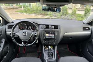 Black Volkswagen Jetta 2017 in Vilnius, with an engine capacity of 1.40 L and mileage of 102 thousand km for 8990 €, photo 6 on AUTOMOTO.COM.LV