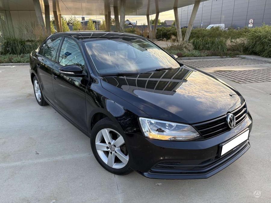 Melns Volkswagen Jetta 2017 Viļņa, ar dzinēja tilpumu 1.40 L un nobraukumu 102 tūkst. km par 8950 €, foto 3 vietnē AUTOMOTO.COM.LV