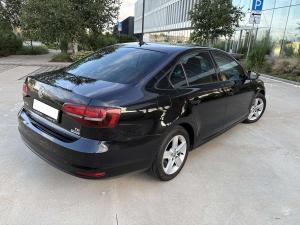 Melns Volkswagen Jetta 2017 Viļņa, ar dzinēja tilpumu 1.40 L un nobraukumu 102 tūkst. km par 8950 €, foto 5 vietnē AUTOMOTO.COM.LV