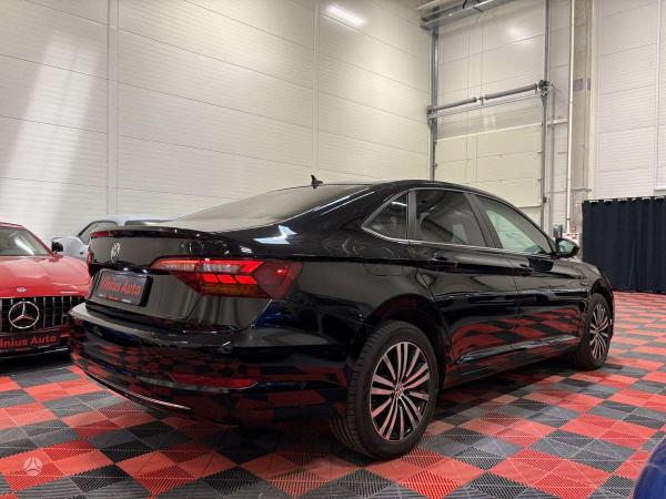 Melns Volkswagen Jetta 2019 Viļņa, ar dzinēja tilpumu 1.40 L un nobraukumu 61 tūkst. km par 11490 €, foto 4 vietnē AUTOMOTO.COM.LV