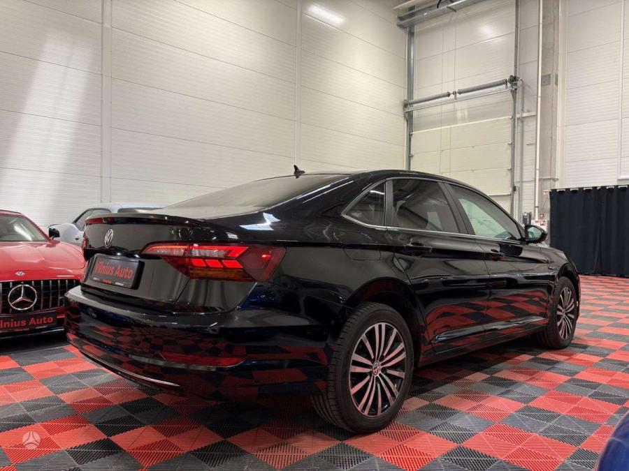 Melns Volkswagen Jetta 2019 Viļņa, ar dzinēja tilpumu 1.40 L un nobraukumu 61 tūkst. km par 11490 €, foto 5 vietnē AUTOMOTO.COM.LV