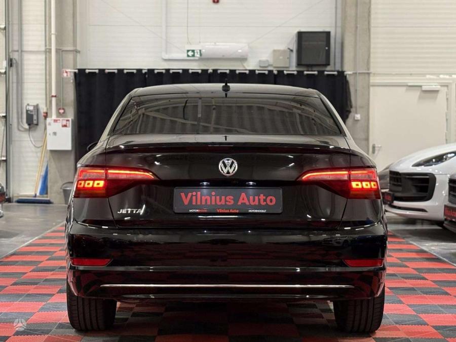Melns Volkswagen Jetta 2019 Viļņa, ar dzinēja tilpumu 1.40 L un nobraukumu 61 tūkst. km par 11490 €, foto 6 vietnē AUTOMOTO.COM.LV