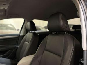 Melns Volkswagen Jetta 2019 Viļņa, ar dzinēja tilpumu 1.40 L un nobraukumu 61 tūkst. km par 11490 €, foto 14 vietnē AUTOMOTO.COM.LV