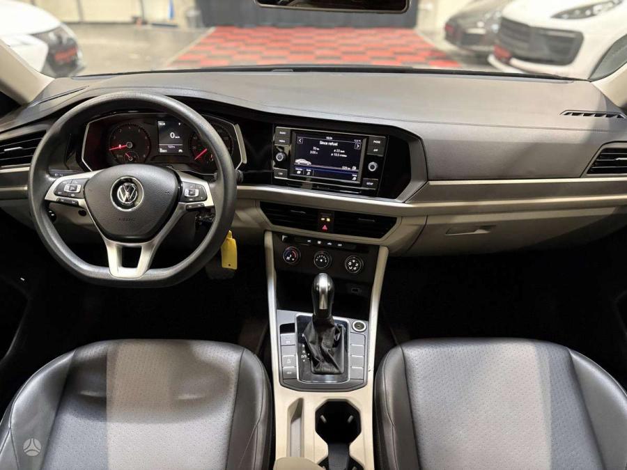 Melns Volkswagen Jetta 2019 Viļņa, ar dzinēja tilpumu 1.40 L un nobraukumu 61 tūkst. km par 11490 €, foto 17 vietnē AUTOMOTO.COM.LV