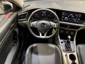 Melns Volkswagen Jetta 2019 Viļņa, ar dzinēja tilpumu 1.40 L un nobraukumu 61 tūkst. km par 11490 €, foto 18 vietnē AUTOMOTO.COM.LV