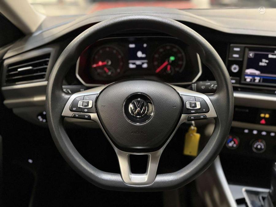 Melns Volkswagen Jetta 2019 Viļņa, ar dzinēja tilpumu 1.40 L un nobraukumu 61 tūkst. km par 11490 €, foto 19 vietnē AUTOMOTO.COM.LV