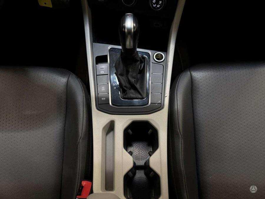 Melns Volkswagen Jetta 2019 Viļņa, ar dzinēja tilpumu 1.40 L un nobraukumu 61 tūkst. km par 11490 €, foto 21 vietnē AUTOMOTO.COM.LV