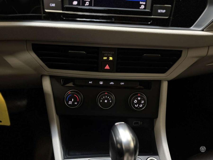 Melns Volkswagen Jetta 2019 Viļņa, ar dzinēja tilpumu 1.40 L un nobraukumu 61 tūkst. km par 11490 €, foto 22 vietnē AUTOMOTO.COM.LV