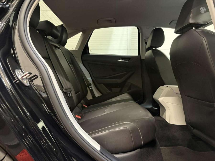 Melns Volkswagen Jetta 2019 Viļņa, ar dzinēja tilpumu 1.40 L un nobraukumu 61 tūkst. km par 11490 €, foto 27 vietnē AUTOMOTO.COM.LV
