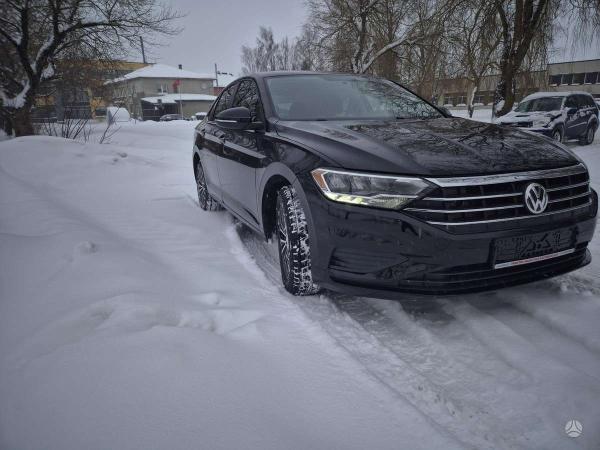 Black Volkswagen Jetta 2021 in Telschi, with an engine capacity of 1.40 L and mileage of 172 thousand km for 15500 €, photo 3 on AUTOMOTO.COM.LV