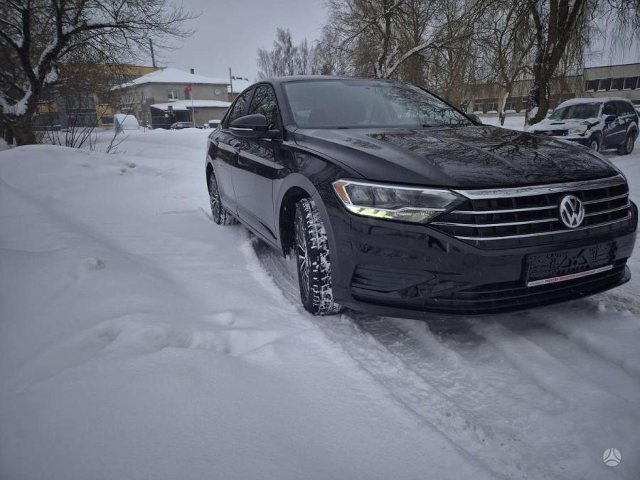 Black Volkswagen Jetta 2021 in Telschi, with an engine capacity of 1.40 L and mileage of 172 thousand km for 15500 €, photo 3 on AUTOMOTO.COM.LV