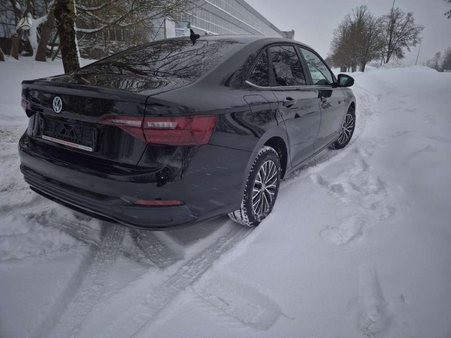 Black Volkswagen Jetta 2021 in Telschi, with an engine capacity of 1.40 L and mileage of 172 thousand km for 15500 €, photo 5 on AUTOMOTO.COM.LV