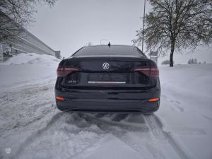 Black Volkswagen Jetta 2021 in Telschi, with an engine capacity of 1.40 L and mileage of 172 thousand km for 15500 €, photo 6 on AUTOMOTO.COM.LV