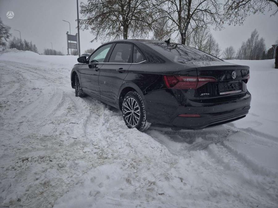 Black Volkswagen Jetta 2021 in Telschi, with an engine capacity of 1.40 L and mileage of 172 thousand km for 15500 €, photo 7 on AUTOMOTO.COM.LV