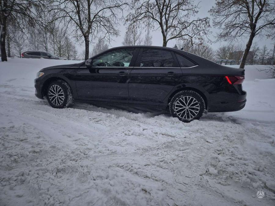 Black Volkswagen Jetta 2021 in Telschi, with an engine capacity of 1.40 L and mileage of 172 thousand km for 15500 €, photo 8 on AUTOMOTO.COM.LV