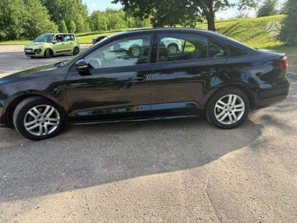 Black Volkswagen Jetta 2024 in Kaunas, with an engine capacity of 1.40 L and mileage of 187 thousand km for 6800 €, photo 2 on AUTOMOTO.COM.LV