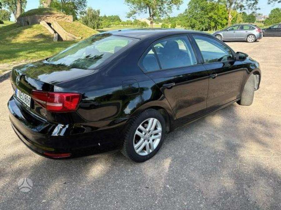 Black Volkswagen Jetta 2024 in Kaunas, with an engine capacity of 1.40 L and mileage of 187 thousand km for 6800 €, photo 5 on AUTOMOTO.COM.LV