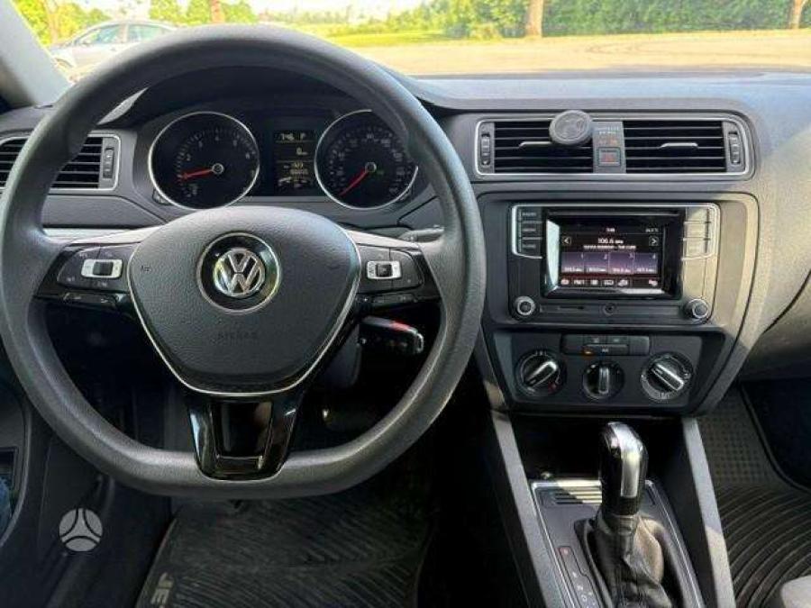 Black Volkswagen Jetta 2024 in Kaunas, with an engine capacity of 1.40 L and mileage of 187 thousand km for 6800 €, photo 6 on AUTOMOTO.COM.LV