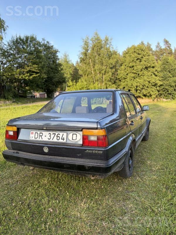 Zils Volkswagen Jetta 1988 Ogre, ar dzinēja tilpumu 1.60 L un nobraukumu 522 tūkst. km par 1100 €, foto 3 vietnē AUTOMOTO.COM.LV