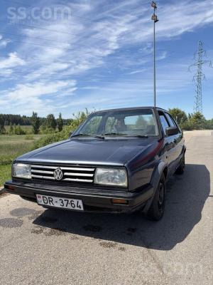 Zils Volkswagen Jetta 1988 Ogre, ar dzinēja tilpumu 1.60 L un nobraukumu 52 tūkst. km par 1100 €, foto  vietnē AUTOMOTO.COM.LV