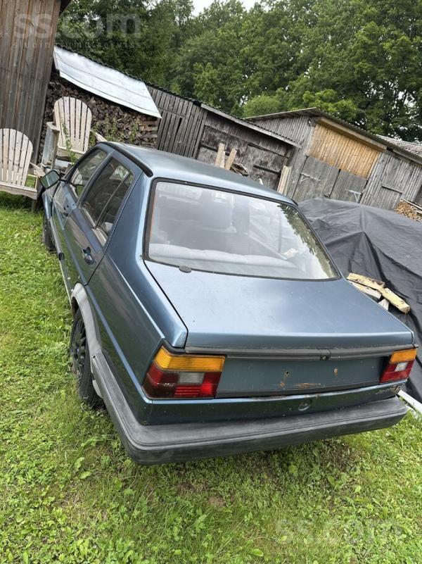 Blue Volkswagen Jetta 1988 in Cesis, with an engine capacity of 1.80 L and mileage of 254 thousand km for 400 €, photo 2 on AUTOMOTO.COM.LV