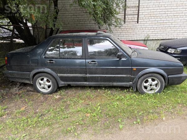Blue Volkswagen Jetta 1990 in Ogre, with an engine capacity of 1.80 L and mileage of 228 thousand km for 500 €, photo 3 on AUTOMOTO.COM.LV
