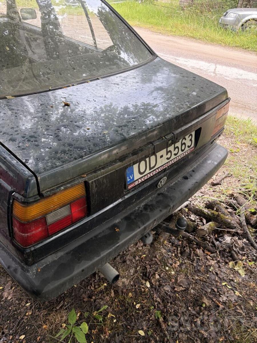 Blue Volkswagen Jetta 1990 in Ogre, with an engine capacity of 1.80 L and mileage of 228 thousand km for 500 €, photo 6 on AUTOMOTO.COM.LV