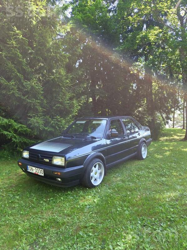 Blue Volkswagen Jetta 1991 in Madona, with an engine capacity of 1.60 L and mileage of 373 thousand km for 4100 €, photo 1 on AUTOMOTO.COM.LV