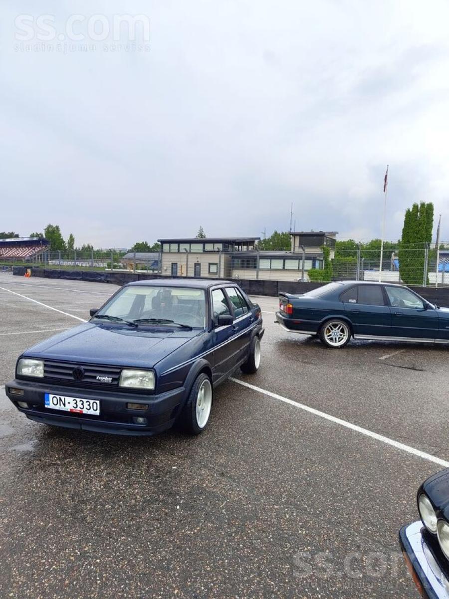 Blue Volkswagen Jetta 1991 in Madona, with an engine capacity of 1.60 L and mileage of 373 thousand km for 4100 €, photo 4 on AUTOMOTO.COM.LV