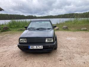 Zils Volkswagen Jetta 1991 Jūrmala, ar dzinēja tilpumu 1.60 L un nobraukumu 236 tūkst. km par 2000 €, foto  vietnē AUTOMOTO.COM.LV
