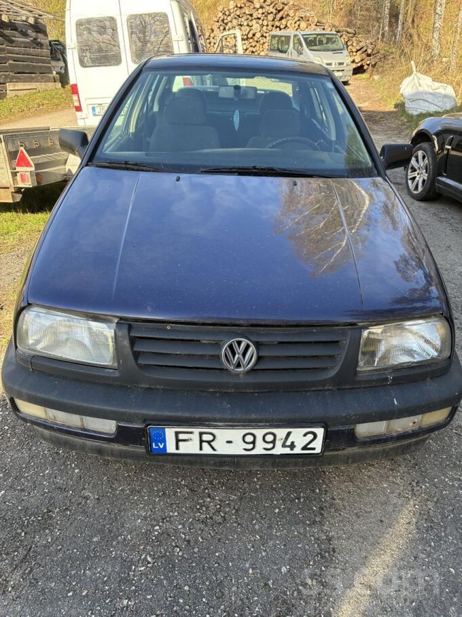 Blue Volkswagen Jetta 1995 in Madona, with an engine capacity of 1.80 L and mileage of 222 thousand km for 650 €, photo 1 on AUTOMOTO.COM.LV