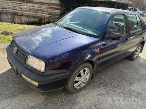 Blue Volkswagen Jetta 1995 in Madona, with an engine capacity of 1.80 L and mileage of 222 thousand km for 650 €, photo 3 on AUTOMOTO.COM.LV