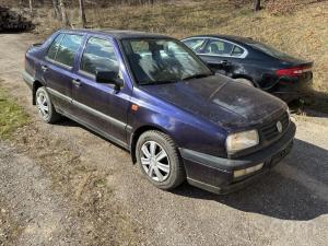 Blue Volkswagen Jetta 1995 in Madona, with an engine capacity of 1.80 L and mileage of 222 thousand km for 650 €, photo 4 on AUTOMOTO.COM.LV