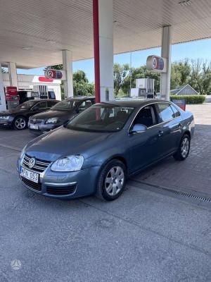 Blue Volkswagen Jetta 2005 in Ukmerge, with an engine capacity of 1.90 L and mileage of 337 thousand km for 3500 €, photo  on AUTOMOTO.COM.LV